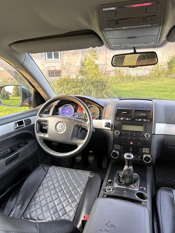Black Volkswagen Touareg 2007 in Tallinn, with an engine capacity of 2.50 L and mileage of 317 thousand km for 4000 €, photo 11 on AUTOMOTO.COM.LV