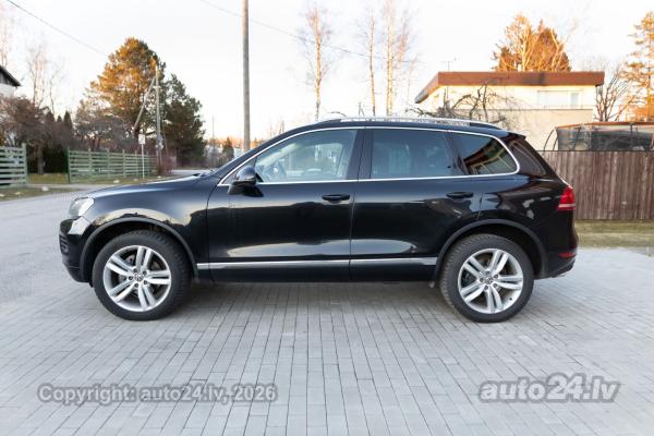 Black Volkswagen Touareg 2010 in Tallinn, with an engine capacity of 3.00 L and mileage of 392 thousand km for 10000 €, photo 1 on AUTOMOTO.COM.LV