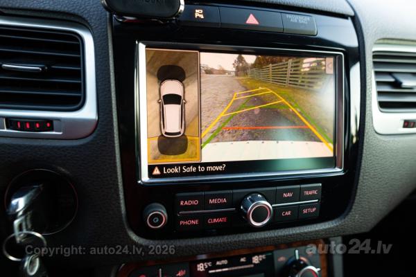 Black Volkswagen Touareg 2010 in Tallinn, with an engine capacity of 3.00 L and mileage of 392 thousand km for 10000 €, photo 5 on AUTOMOTO.COM.LV