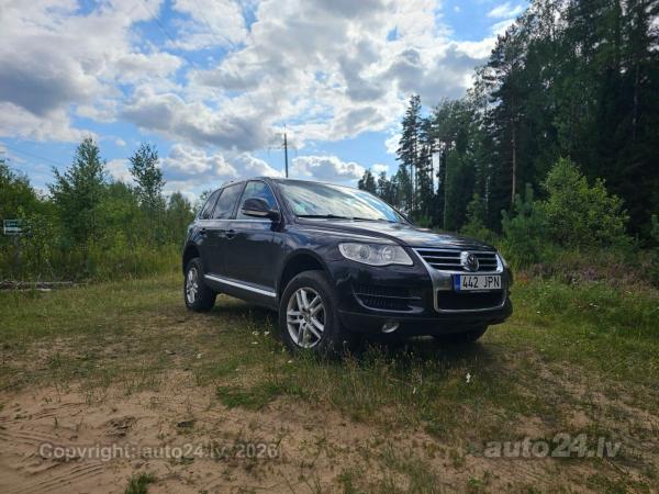 Black Volkswagen Touareg 2010 in Tallinn, with an engine capacity of 2.50 L and mileage of 223 thousand km for 7500 €, photo 6 on AUTOMOTO.COM.LV
