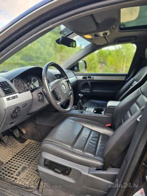 Melns Volkswagen Touareg 2010 Tallina, ar dzinēja tilpumu 2.50 L un nobraukumu 223 tūkst. km par 7500 €, foto 9 vietnē AUTOMOTO.COM.LV