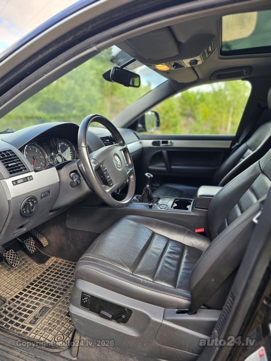 Melns Volkswagen Touareg 2010 Tallina, ar dzinēja tilpumu 2.50 L un nobraukumu 223 tūkst. km par 7500 €, foto 9 vietnē AUTOMOTO.COM.LV