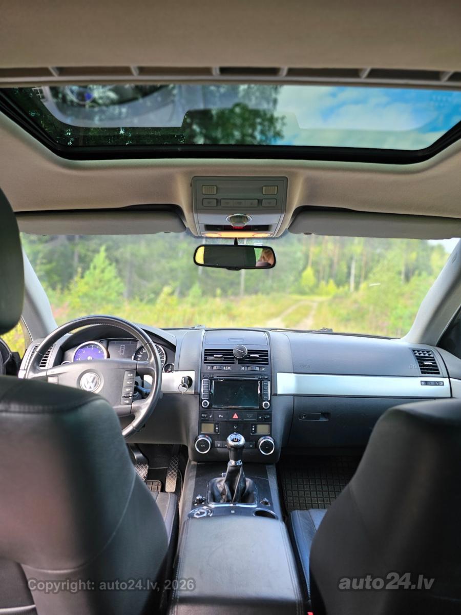 Melns Volkswagen Touareg 2010 Tallina, ar dzinēja tilpumu 2.50 L un nobraukumu 223 tūkst. km par 7500 €, foto 12 vietnē AUTOMOTO.COM.LV