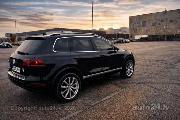 Melns Volkswagen Touareg 2012 Tallina, ar dzinēja tilpumu 4.20 L un nobraukumu 259 tūkst. km par 13200 €, foto 2 vietnē AUTOMOTO.COM.LV