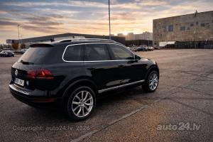 Black Volkswagen Touareg 2012 in Tallinn, with an engine capacity of 4.20 L and mileage of 259 thousand km for 13200 €, photo 2 on AUTOMOTO.COM.LV