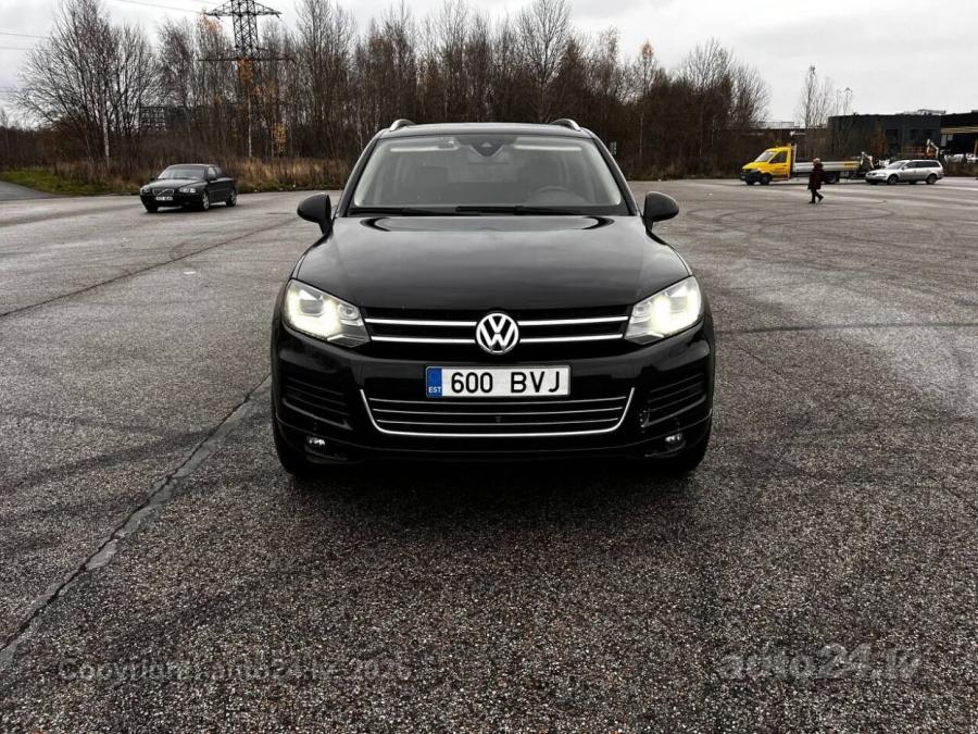 Black Volkswagen Touareg 2012 in Tallinn, with an engine capacity of 4.20 L and mileage of 259 thousand km for 13200 €, photo 4 on AUTOMOTO.COM.LV