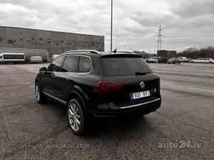 Black Volkswagen Touareg 2012 in Tallinn, with an engine capacity of 4.20 L and mileage of 259 thousand km for 13200 €, photo 5 on AUTOMOTO.COM.LV