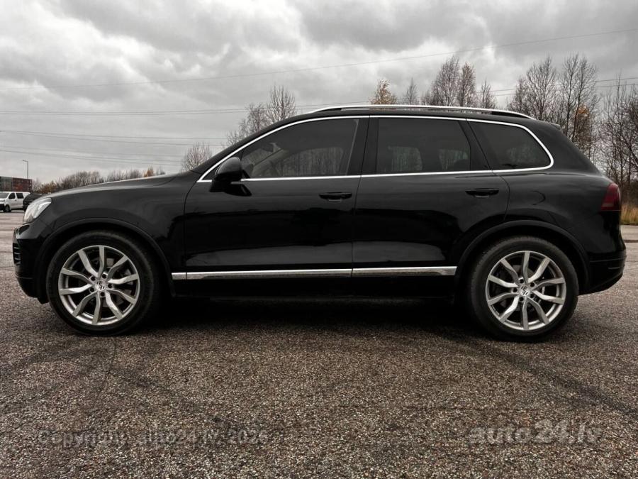 Black Volkswagen Touareg 2012 in Tallinn, with an engine capacity of 4.20 L and mileage of 259 thousand km for 13200 €, photo 8 on AUTOMOTO.COM.LV