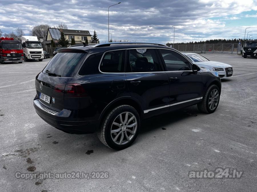 Black Volkswagen Touareg 2012 in Tallinn, with an engine capacity of 4.10 L and mileage of 261 thousand km for 9999 €, photo 4 on AUTOMOTO.COM.LV