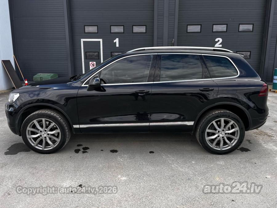 Black Volkswagen Touareg 2012 in Tallinn, with an engine capacity of 4.10 L and mileage of 261 thousand km for 9999 €, photo 6 on AUTOMOTO.COM.LV