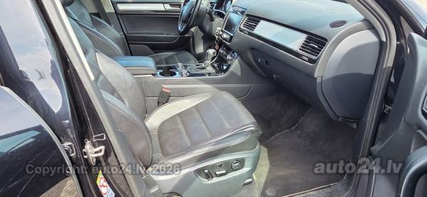 Black Volkswagen Touareg 2012 in Tallinn, with an engine capacity of 3.00 L and mileage of 331 thousand km for 10499 €, photo 6 on AUTOMOTO.COM.LV
