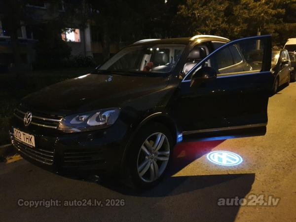 Black Volkswagen Touareg 2012 in Tallinn, with an engine capacity of 3.00 L and mileage of 331 thousand km for 10499 €, photo 7 on AUTOMOTO.COM.LV