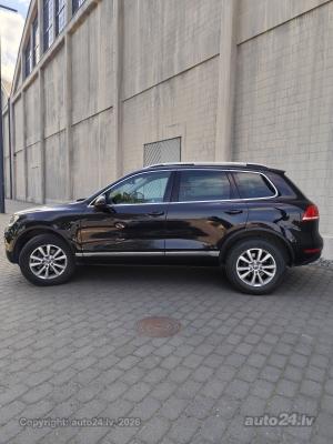 Black Volkswagen Touareg 2013 in Tallinn, with an engine capacity of 3.00 L and mileage of 260 thousand km for 12500 €, photo  on AUTOMOTO.COM.LV