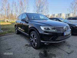 Black Volkswagen Touareg 2015 in Tallinn, with an engine capacity of 3.00 L and mileage of 128 thousand km for 19500 €, photo 3 on AUTOMOTO.COM.LV