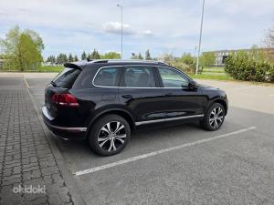 Black Volkswagen Touareg 2015 in Tallinn, with an engine capacity of 3.00 L and mileage of 128 thousand km for 19500 €, photo 6 on AUTOMOTO.COM.LV