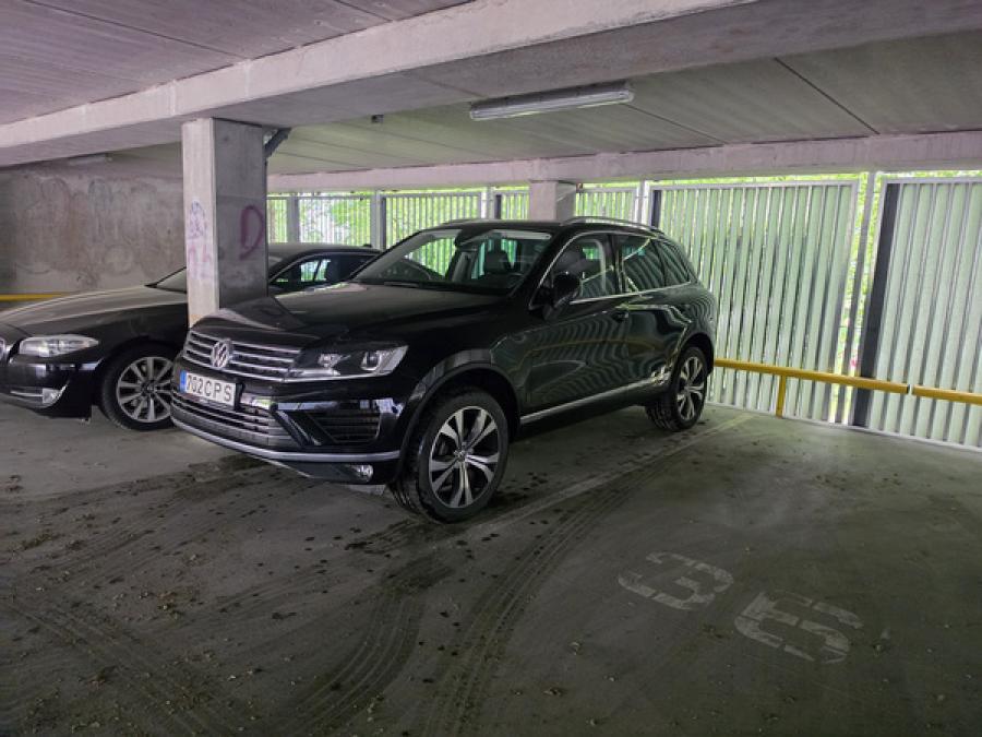Black Volkswagen Touareg 2015 in Tallinn, with an engine capacity of 3.00 L and mileage of 128 thousand km for 19500 €, photo 12 on AUTOMOTO.COM.LV