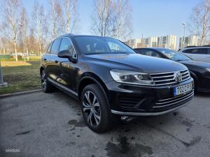 Black Volkswagen Touareg 2015 in Tallinn, with an engine capacity of 3.00 L and mileage of 128 thousand km for 19500 €, photo 14 on AUTOMOTO.COM.LV