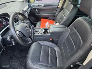 Black Volkswagen Touareg 2015 in Tallinn, with an engine capacity of 3.00 L and mileage of 128 thousand km for 19500 €, photo 16 on AUTOMOTO.COM.LV