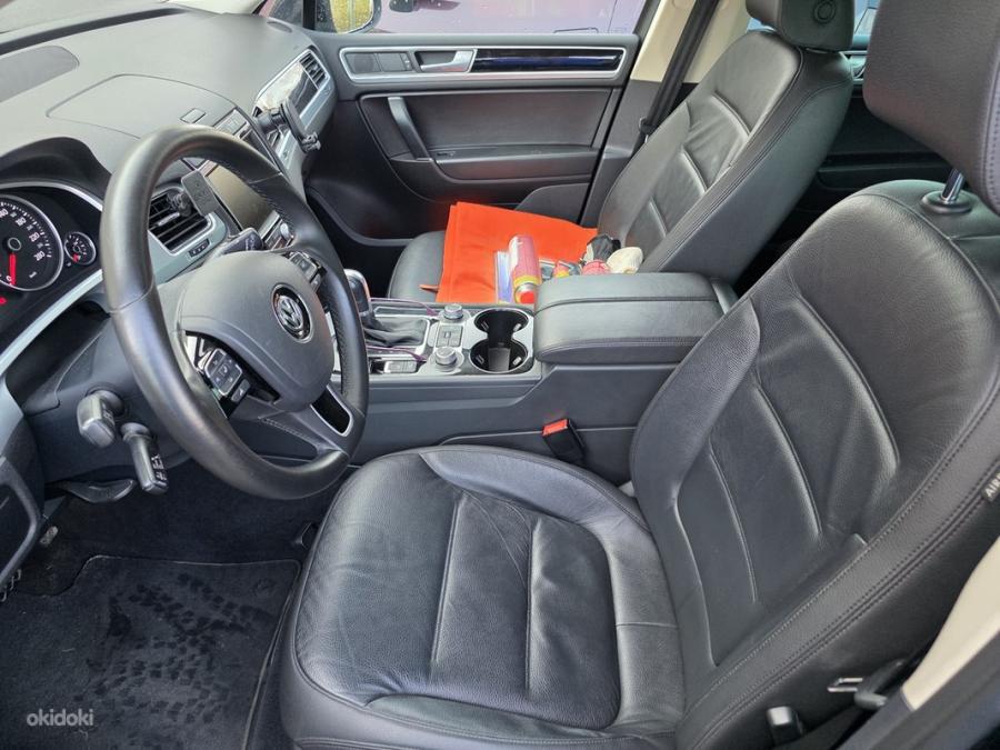 Black Volkswagen Touareg 2015 in Tallinn, with an engine capacity of 3.00 L and mileage of 128 thousand km for 19500 €, photo 16 on AUTOMOTO.COM.LV