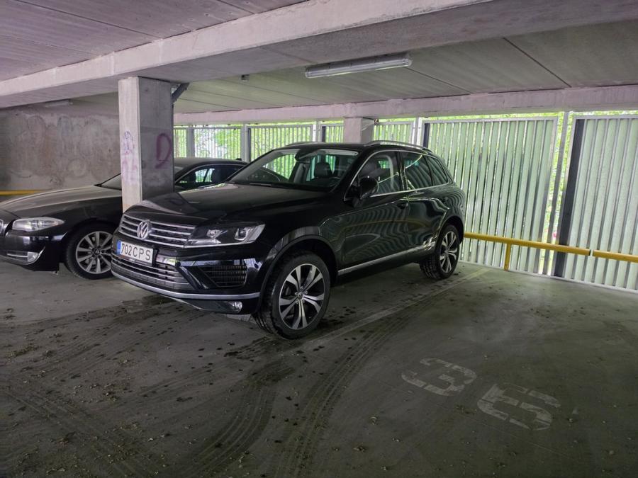 Black Volkswagen Touareg 2015 in Tallinn, with an engine capacity of 3.00 L and mileage of 128 thousand km for 19500 €, photo 23 on AUTOMOTO.COM.LV