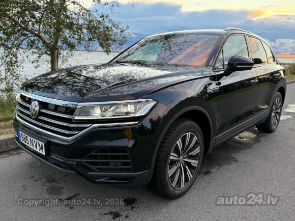 Melns Volkswagen Touareg 2019 Tallina, ar dzinēja tilpumu 3.00 L un nobraukumu 151 tūkst. km par 33900 €, foto 1 vietnē AUTOMOTO.COM.LV
