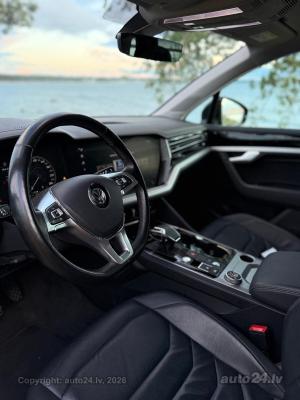 Melns Volkswagen Touareg 2019 Tallina, ar dzinēja tilpumu 3.00 L un nobraukumu 151 tūkst. km par 33900 €, foto 6 vietnē AUTOMOTO.COM.LV