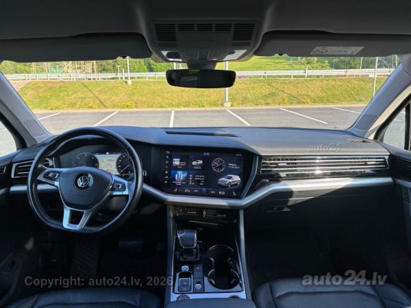 Melns Volkswagen Touareg 2019 Tallina, ar dzinēja tilpumu 3.00 L un nobraukumu 151 tūkst. km par 33900 €, foto 7 vietnē AUTOMOTO.COM.LV
