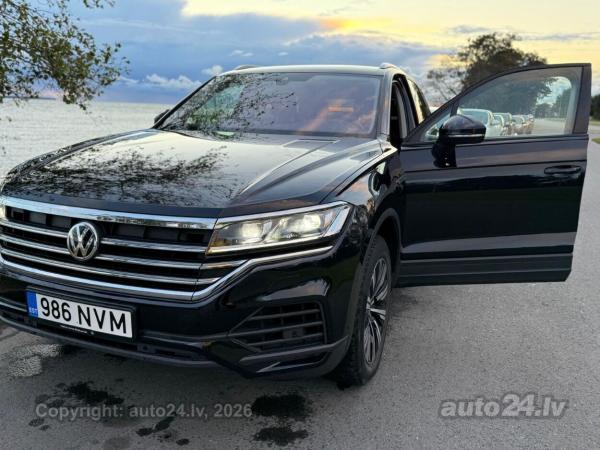 Black Volkswagen Touareg 2019 in Tallinn, with an engine capacity of 3.00 L and mileage of 151 thousand km for 33900 €, photo 4 on AUTOMOTO.COM.LV
