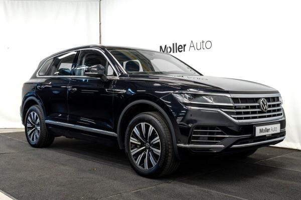 Black Volkswagen Touareg 2021 in Tallinn, with an engine capacity of 3.00 L and mileage of 90 thousand km for 44900 €, photo 5 on AUTOMOTO.COM.LV