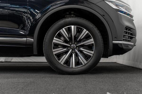 Black Volkswagen Touareg 2021 in Tallinn, with an engine capacity of 3.00 L and mileage of 90 thousand km for 44900 €, photo 8 on AUTOMOTO.COM.LV