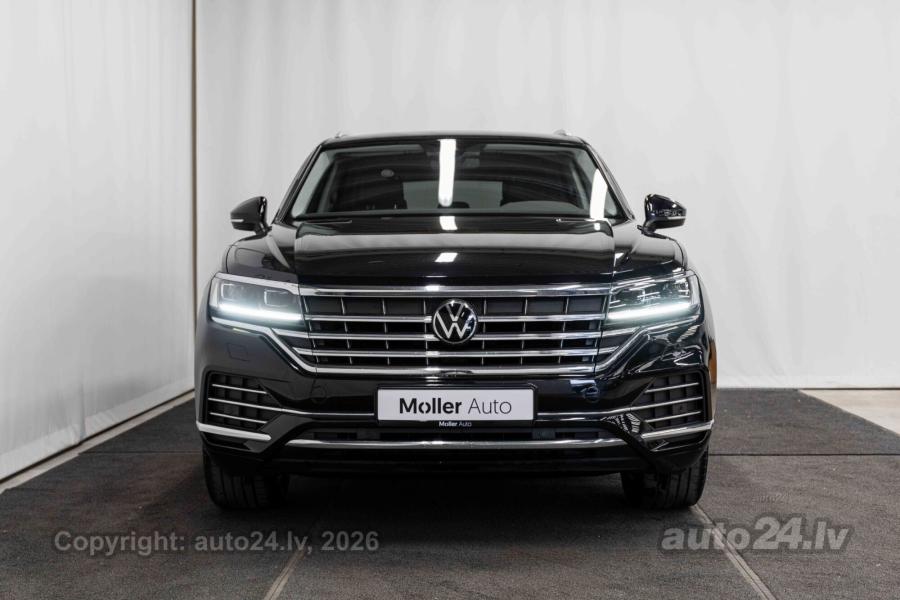 Melns Volkswagen Touareg 2022 Tallina, ar dzinēja tilpumu 3.00 L un nobraukumu 107 tūkst. km par 43900 €, foto 3 vietnē AUTOMOTO.COM.LV