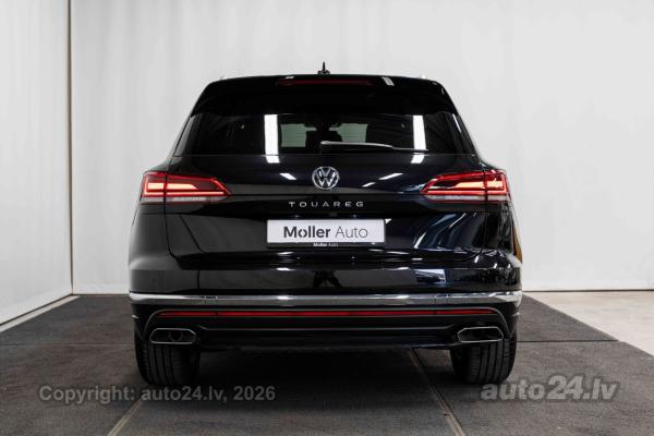 Black Volkswagen Touareg 2022 in Tallinn, with an engine capacity of 3.00 L and mileage of 107 thousand km for 43900 €, photo 5 on AUTOMOTO.COM.LV