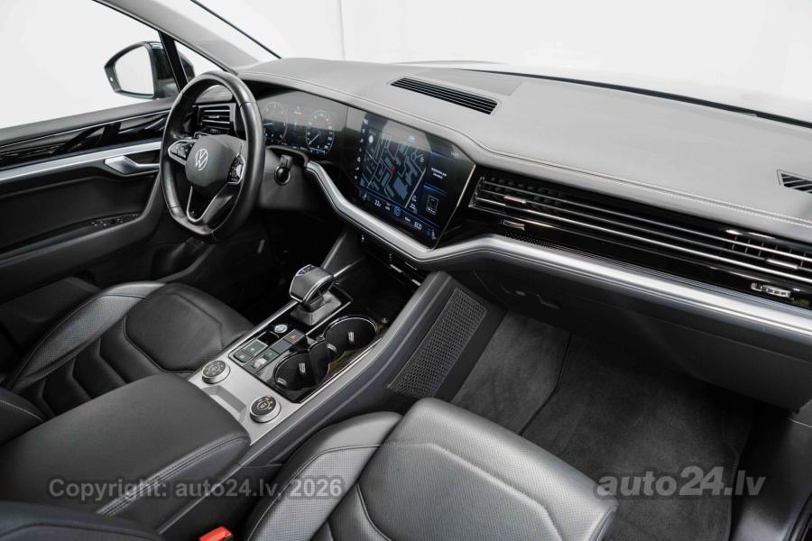 Melns Volkswagen Touareg 2022 Tallina, ar dzinēja tilpumu 3.00 L un nobraukumu 107 tūkst. km par 43900 €, foto 8 vietnē AUTOMOTO.COM.LV