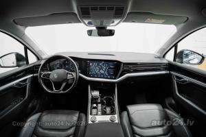 Melns Volkswagen Touareg 2022 Tallina, ar dzinēja tilpumu 3.00 L un nobraukumu 107 tūkst. km par 43900 €, foto 10 vietnē AUTOMOTO.COM.LV