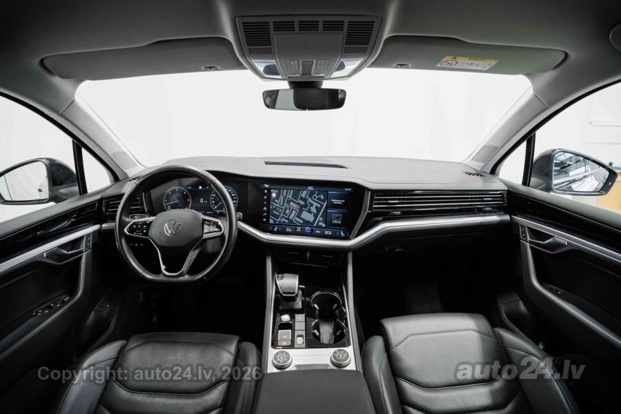 Melns Volkswagen Touareg 2022 Tallina, ar dzinēja tilpumu 3.00 L un nobraukumu 107 tūkst. km par 43900 €, foto 10 vietnē AUTOMOTO.COM.LV