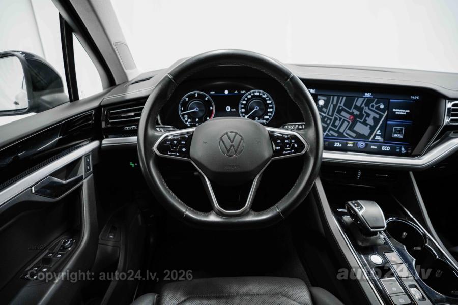 Melns Volkswagen Touareg 2022 Tallina, ar dzinēja tilpumu 3.00 L un nobraukumu 107 tūkst. km par 43900 €, foto 11 vietnē AUTOMOTO.COM.LV