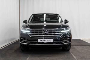 Black Volkswagen Touareg 2022 in Tallinn, with an engine capacity of 3.00 L and mileage of 107 thousand km for 43100 €, photo 3 on AUTOMOTO.COM.LV