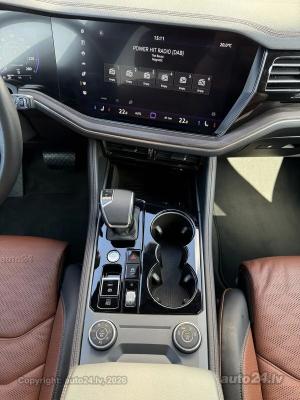 Black Volkswagen Touareg 2024 in Tallinn, with an engine capacity of 3.00 L and mileage of 0 thousand km for 59995 €, photo 23 on AUTOMOTO.COM.LV