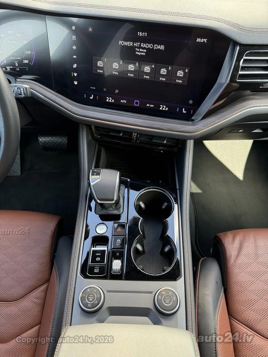 Black Volkswagen Touareg 2024 in Tallinn, with an engine capacity of 3.00 L and mileage of 0 thousand km for 59995 €, photo 23 on AUTOMOTO.COM.LV