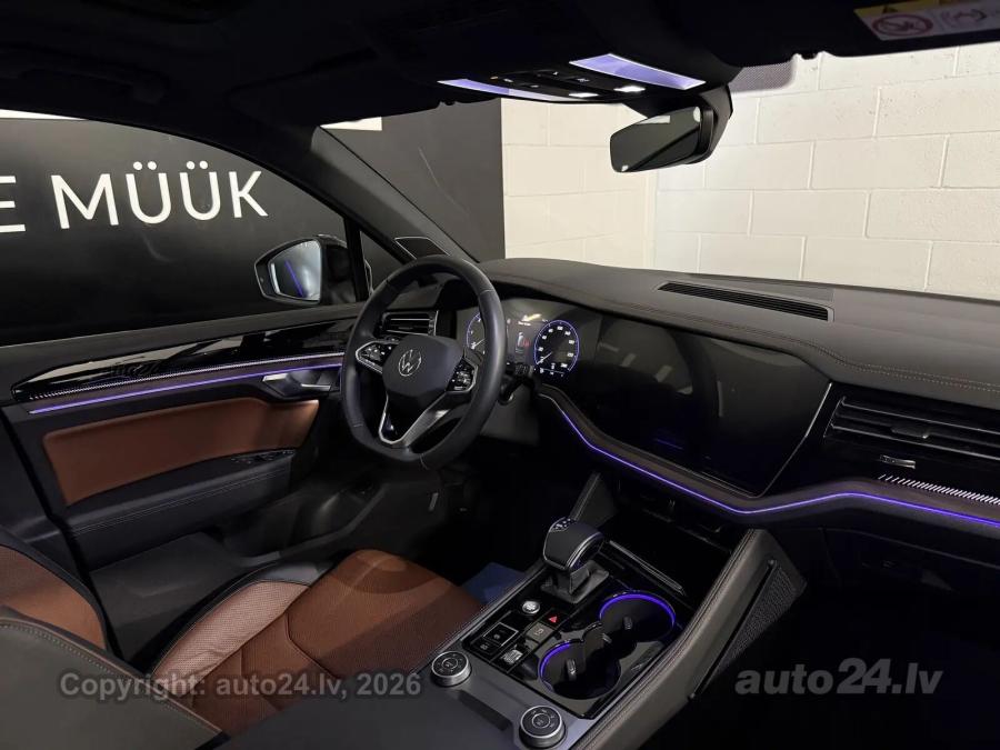 Black Volkswagen Touareg 2024 in Tallinn, with an engine capacity of 3.00 L and mileage of 0 thousand km for 59995 €, photo 25 on AUTOMOTO.COM.LV