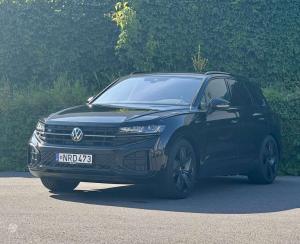 Melns Volkswagen Touareg 2025 Viļņa, ar dzinēja tilpumu 3.00 L un nobraukumu 18 tūkst. km par 69900 €, foto  vietnē AUTOMOTO.COM.LV