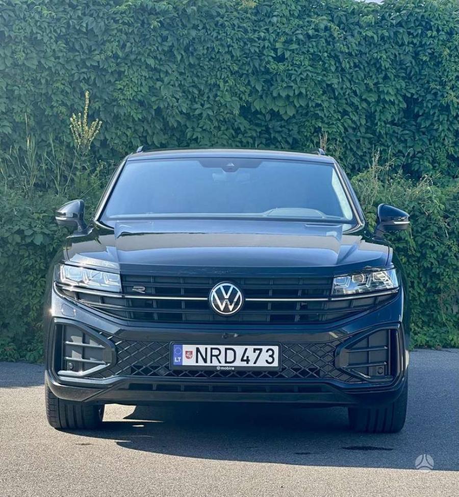 Melns Volkswagen Touareg 2025 Viļņa, ar dzinēja tilpumu 3.00 L un nobraukumu 18 tūkst. km par 69900 €, foto 3 vietnē AUTOMOTO.COM.LV