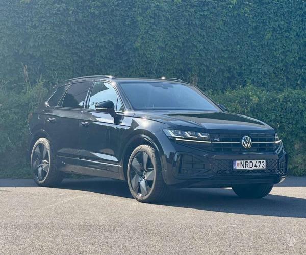 Black Volkswagen Touareg 2025 in Vilnius, with an engine capacity of 3.00 L and mileage of 18 thousand km for 69900 €, photo 4 on AUTOMOTO.COM.LV