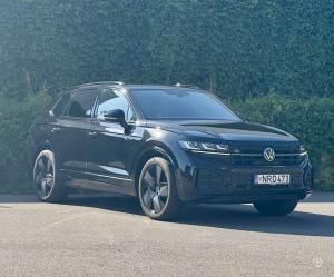 Melns Volkswagen Touareg 2025 Viļņa, ar dzinēja tilpumu 3.00 L un nobraukumu 18 tūkst. km par 69900 €, foto 5 vietnē AUTOMOTO.COM.LV