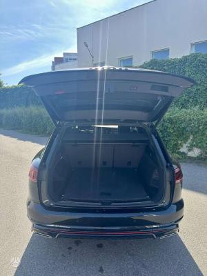 Melns Volkswagen Touareg 2025 Viļņa, ar dzinēja tilpumu 3.00 L un nobraukumu 18 tūkst. km par 69900 €, foto 12 vietnē AUTOMOTO.COM.LV