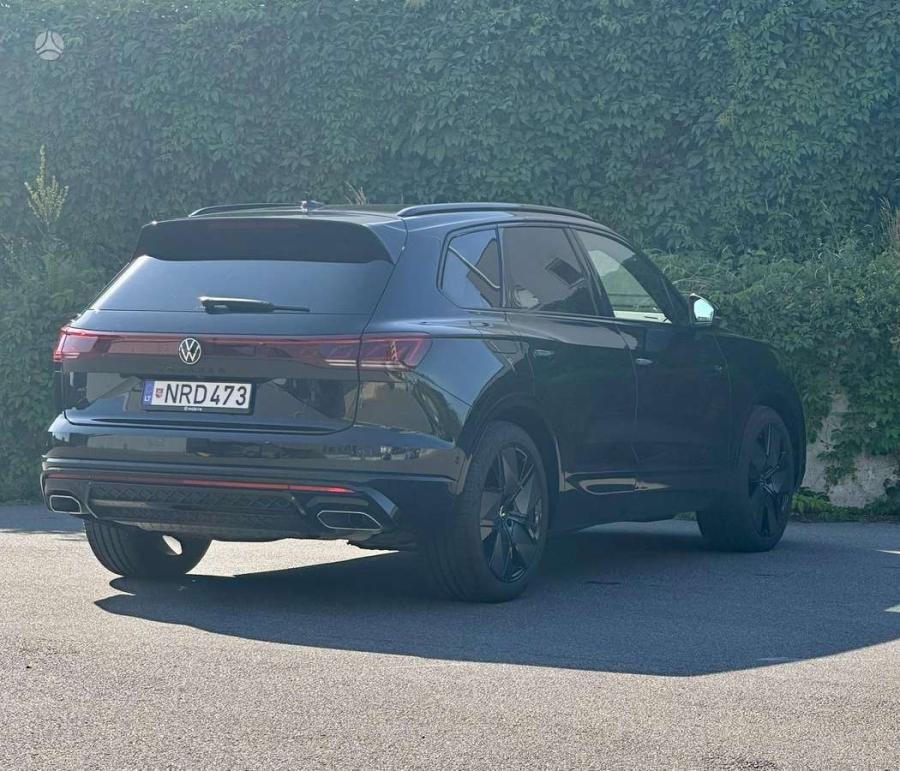 Melns Volkswagen Touareg 2025 Viļņa, ar dzinēja tilpumu 3.00 L un nobraukumu 18 tūkst. km par 69900 €, foto 13 vietnē AUTOMOTO.COM.LV