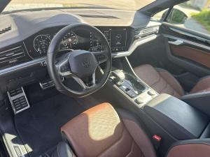 Melns Volkswagen Touareg 2025 Viļņa, ar dzinēja tilpumu 3.00 L un nobraukumu 18 tūkst. km par 69900 €, foto 14 vietnē AUTOMOTO.COM.LV