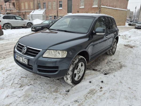 Blue Volkswagen Touareg 2003 in Mazeikiai, with an engine capacity of 3.20 L and mileage of 285 thousand km for 2850 €, photo 1 on AUTOMOTO.COM.LV