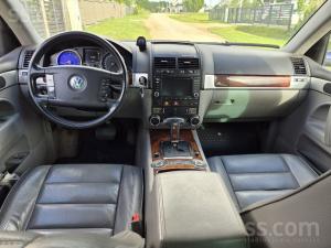 Zils Volkswagen Touareg 2003 Rīga, ar dzinēja tilpumu 2.50 L un nobraukumu 250 tūkst. km par 2650 €, foto 6 vietnē AUTOMOTO.COM.LV