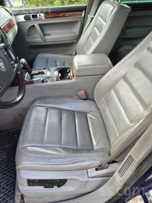 Zils Volkswagen Touareg 2003 Rīga, ar dzinēja tilpumu 2.50 L un nobraukumu 250 tūkst. km par 2650 €, foto 9 vietnē AUTOMOTO.COM.LV